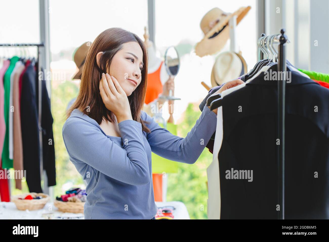 Cloth shopping people showroom hi-res stock photography and images - Alamy