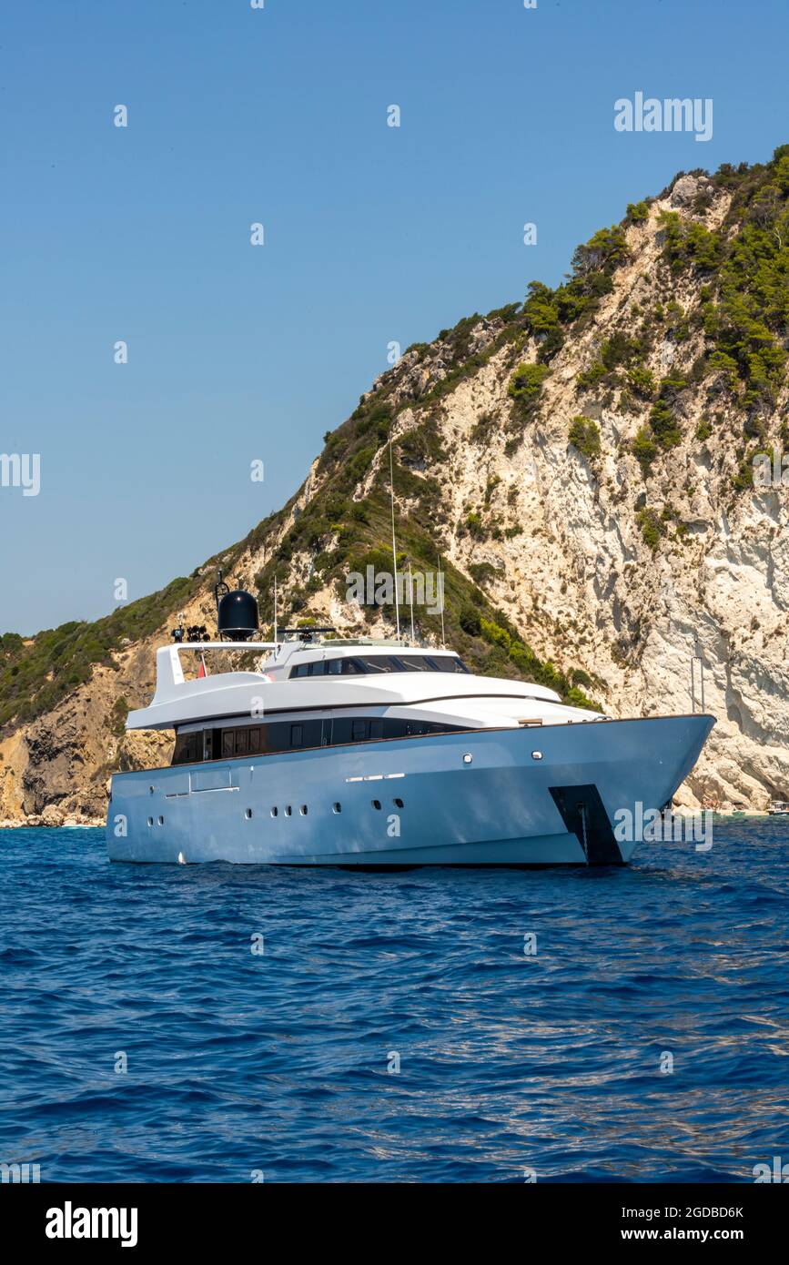 large motor yacht, millionaires lifestyle, large motorboat, wealthy ...