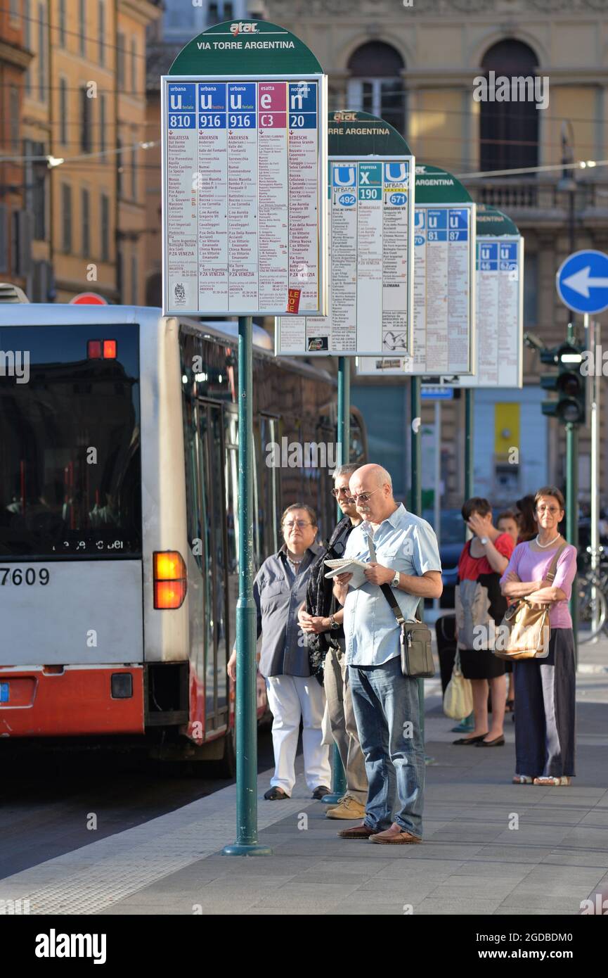 Italians waiting at a bus stop in Rome Stock Photo - Alamy