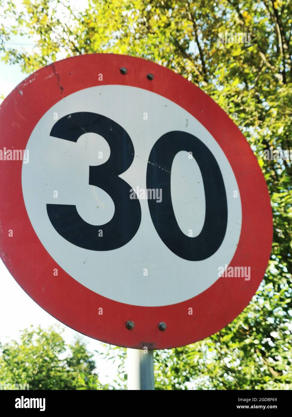 Street traffic sign with a speed limit of 30 Stock Photo - Alamy