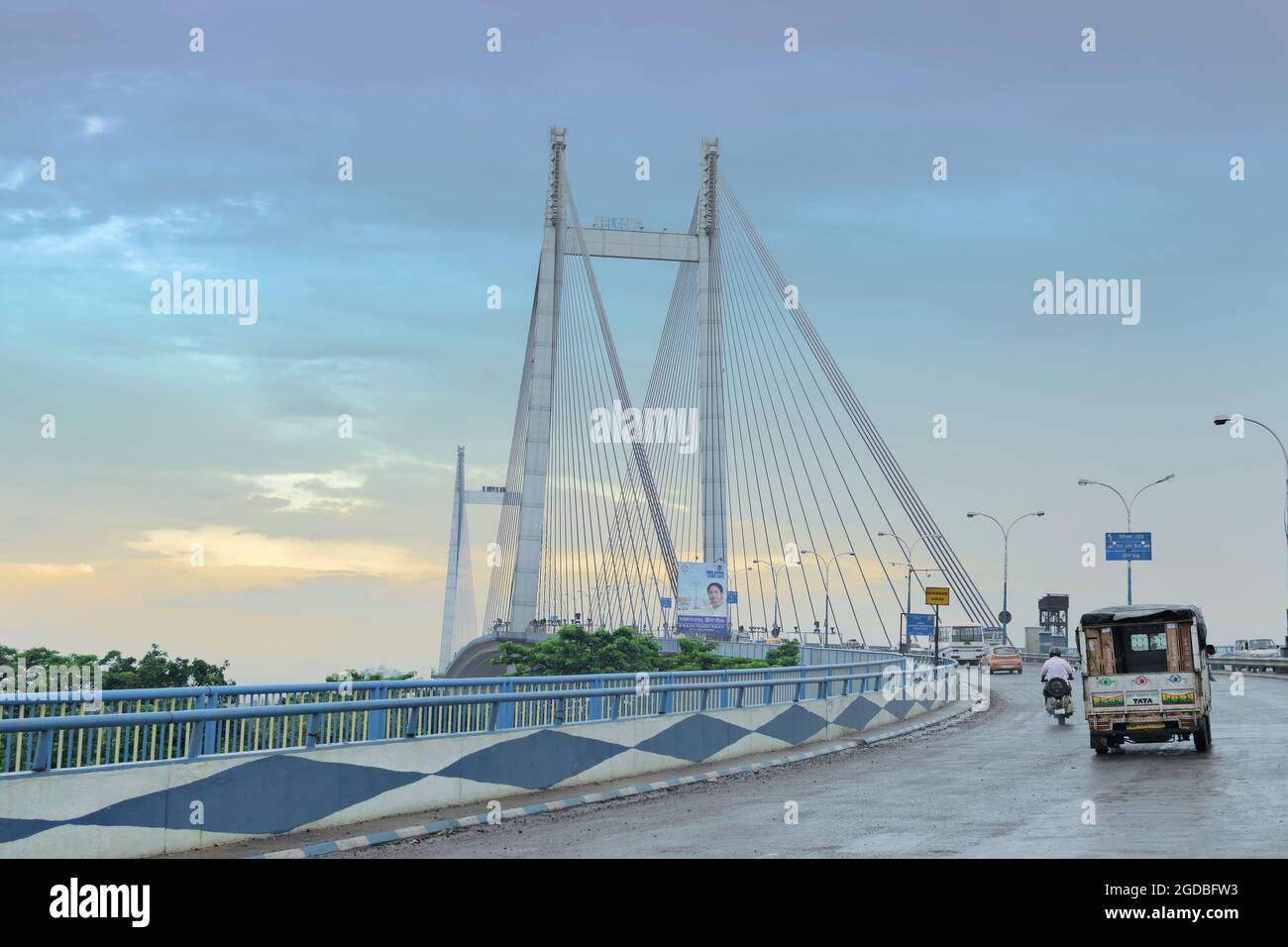 HOWRAH, WEST BENGAL , INDIA - AUGUST 7TH 2016 : Vidyasagar Setu (Bridge ...