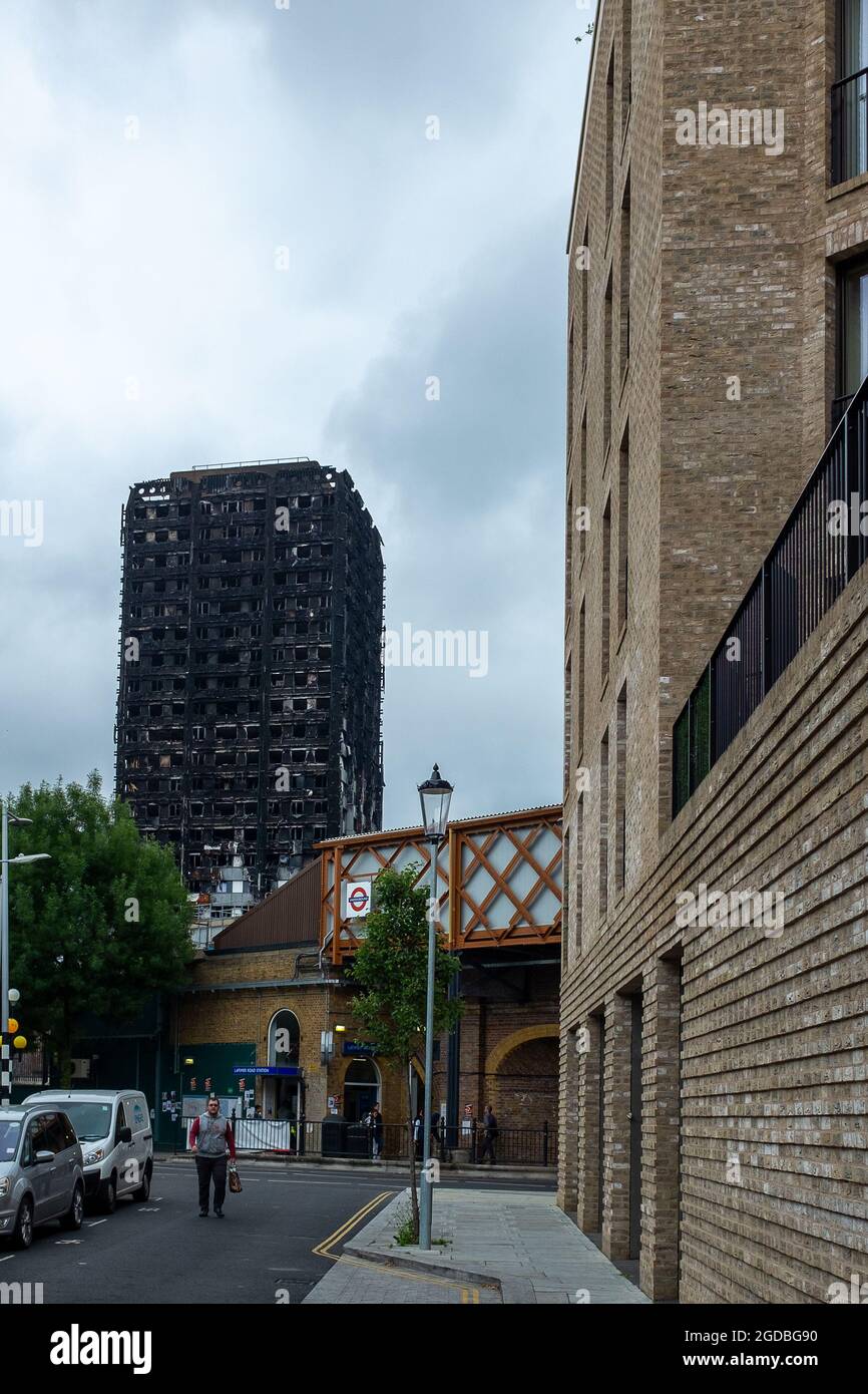 Grenfell tower memorials hi-res stock photography and images - Alamy
