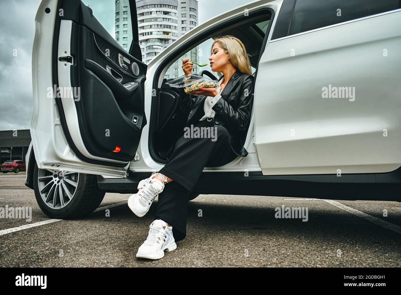 business lunch in the car. girl eating fast food on the road Stock ...