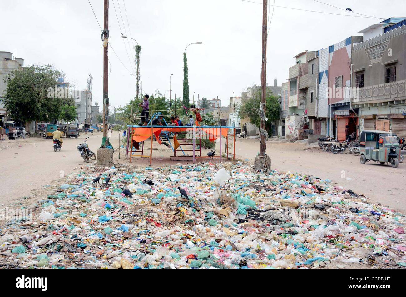 Pakistan children jumping hi-res stock photography and images - Alamy
