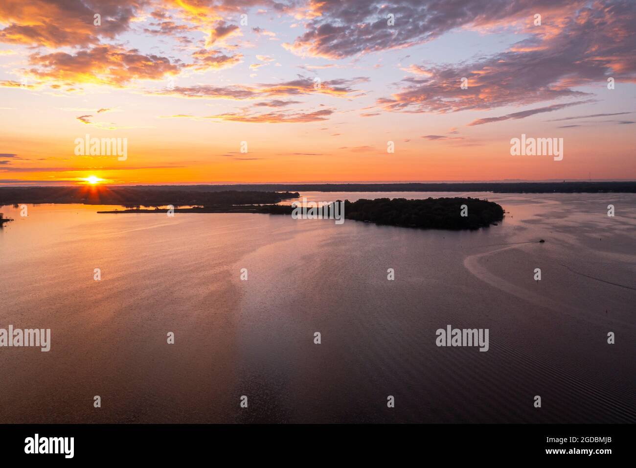 Aerial Photo of a beautiful sunrise over a lake Stock Photo - Alamy