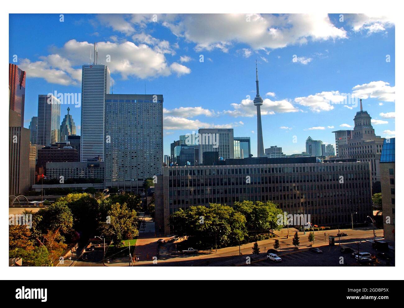 TORONTO SKY LINE, SEPTEMBER 2005 PIC MIKE WALKER Stock Photo - Alamy