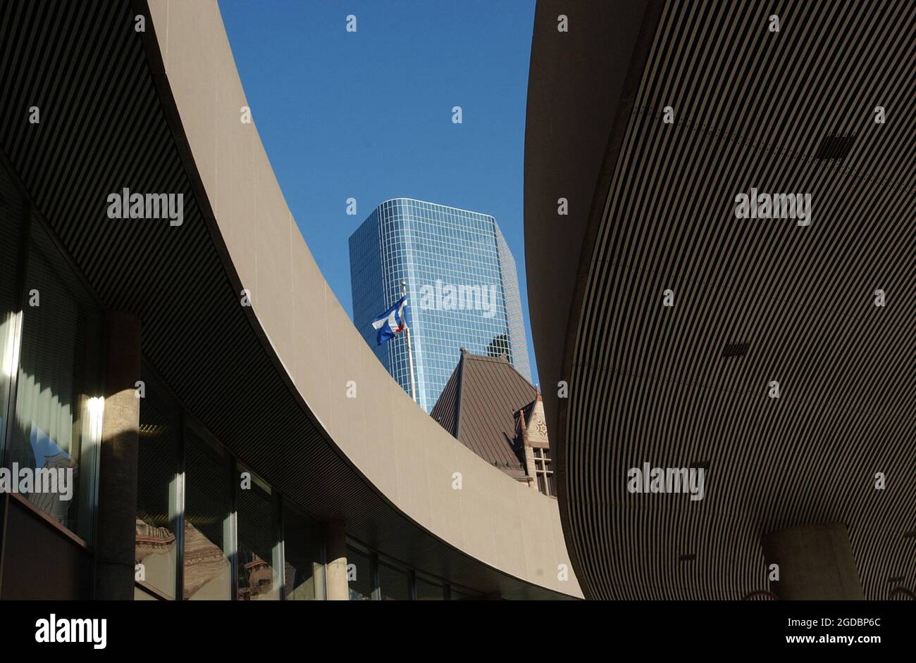 DOWNTOWN TORONTO , TORONTO, SEPTEMBER 2005 PIC MIKE WALKER Stock Photo ...