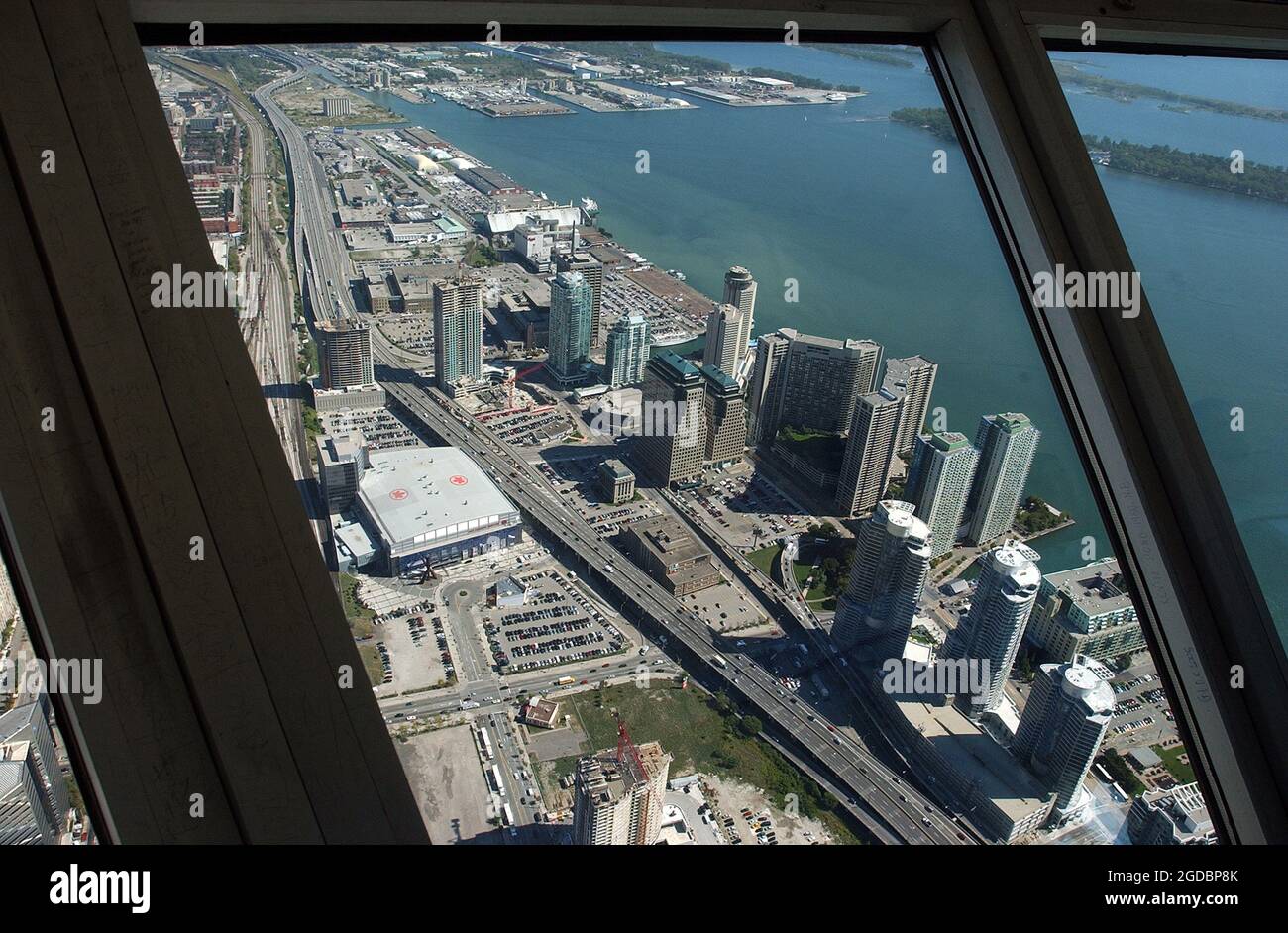DOWNTOWN TORONTO FROM THE OBSERVATION PLATFORM OF THE CN TOWER ...