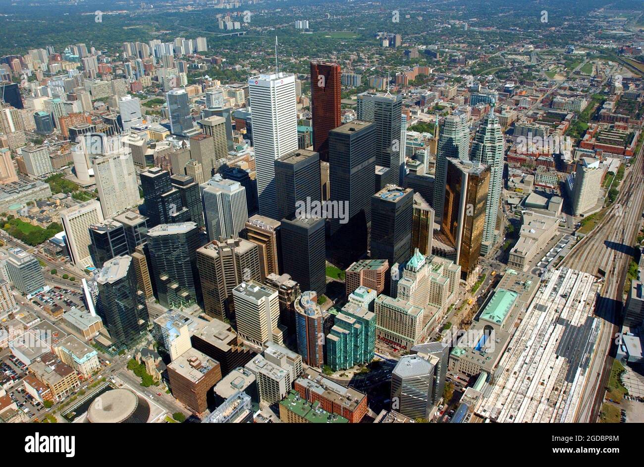 DOWNTOWN TORONTO FROM THE CN TOWER TORONTO SEPTEMBER 2005 PIC MIKE ...