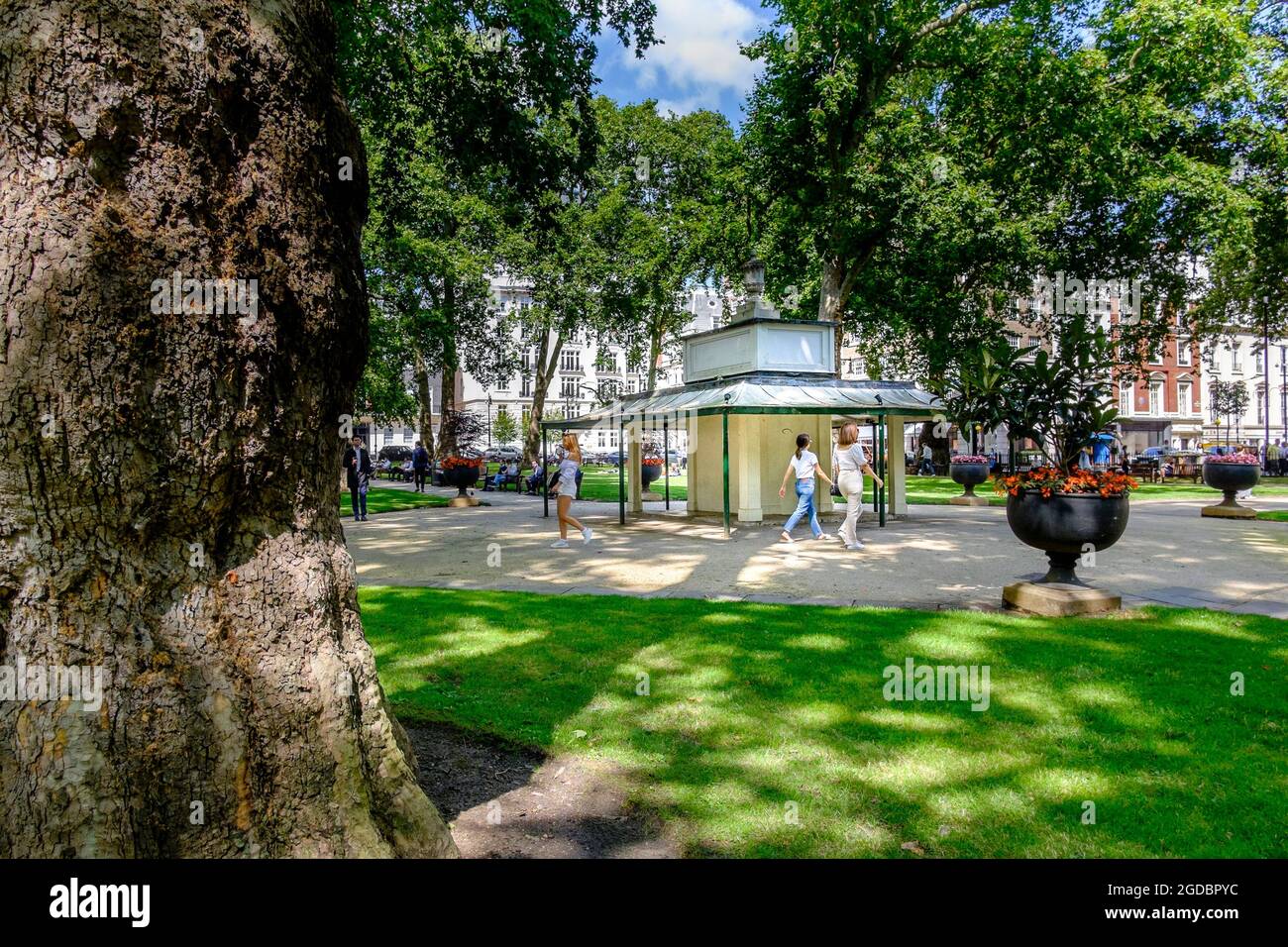 Berkeley Square Gardens, Mayfair, London, UK Stock Photo - Alamy