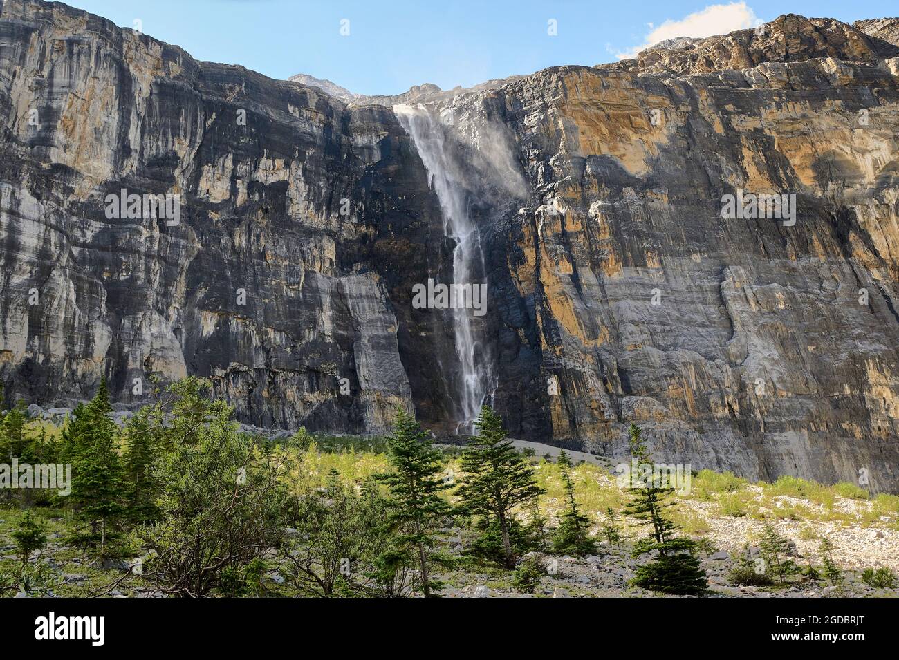 Hanging valley glacier hi-res stock photography and images - Alamy