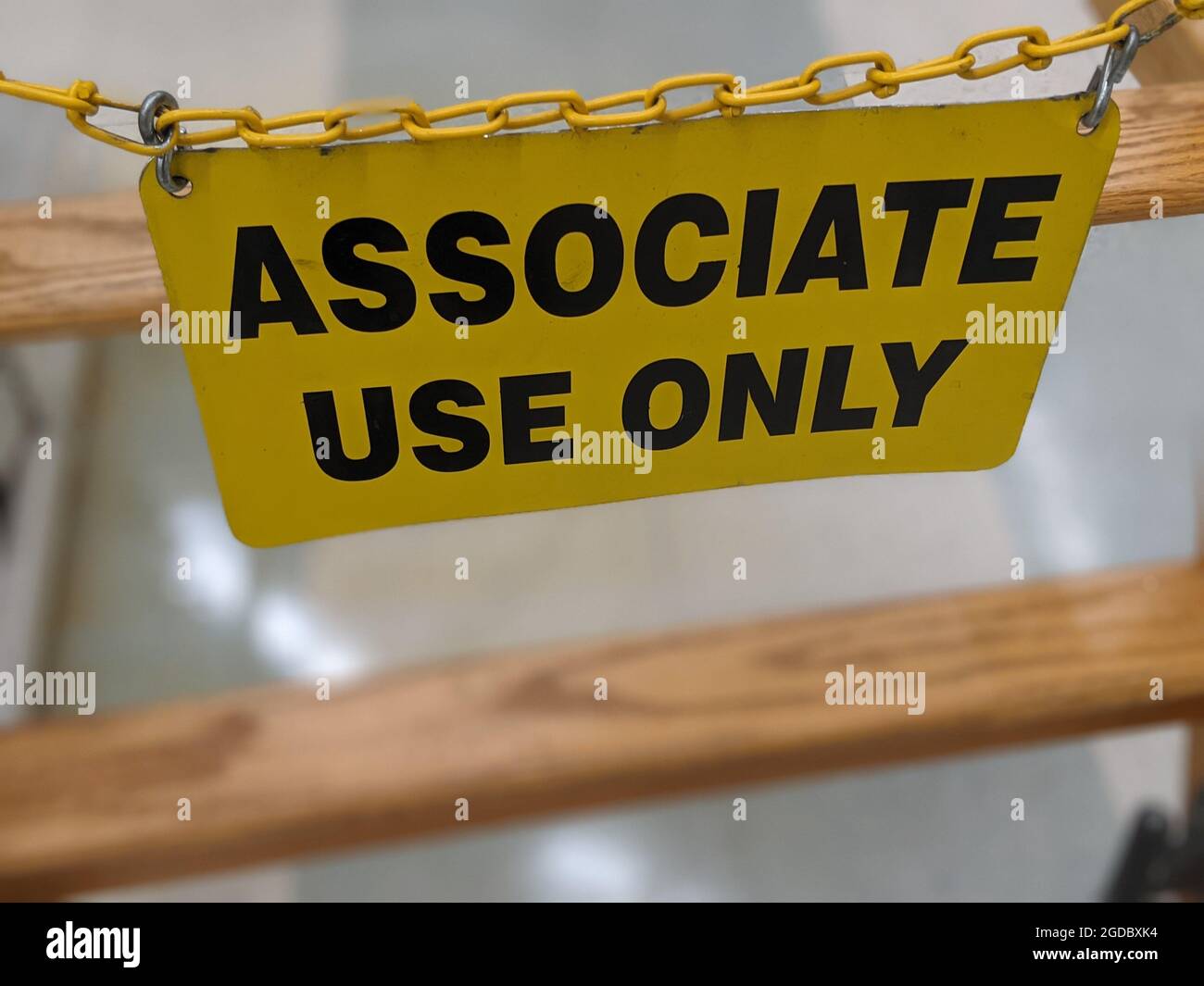 Sign "associate use only" on a yellow blank Stock Photo - Alamy