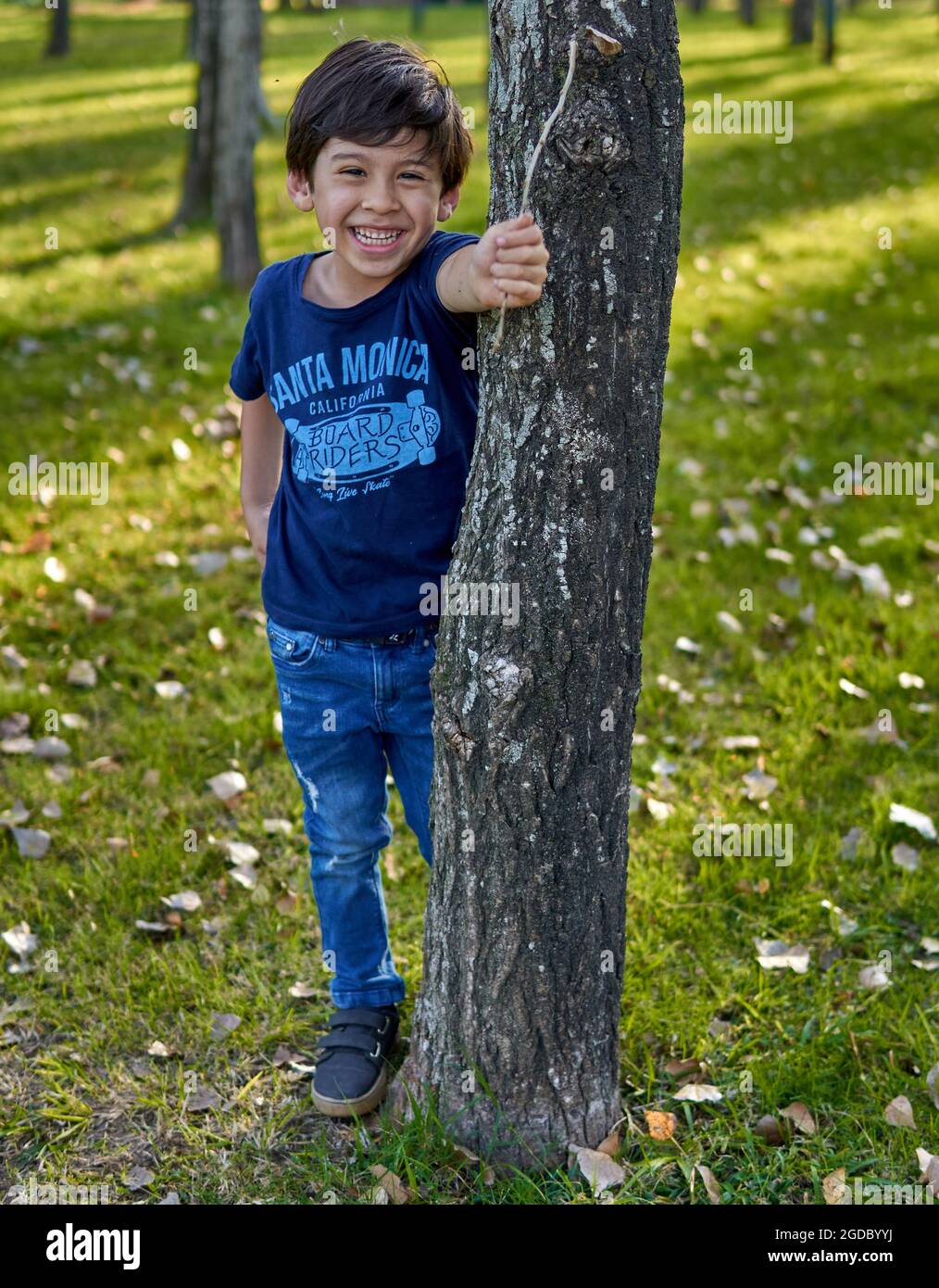 Boy behind tree hi-res stock photography and images - Alamy