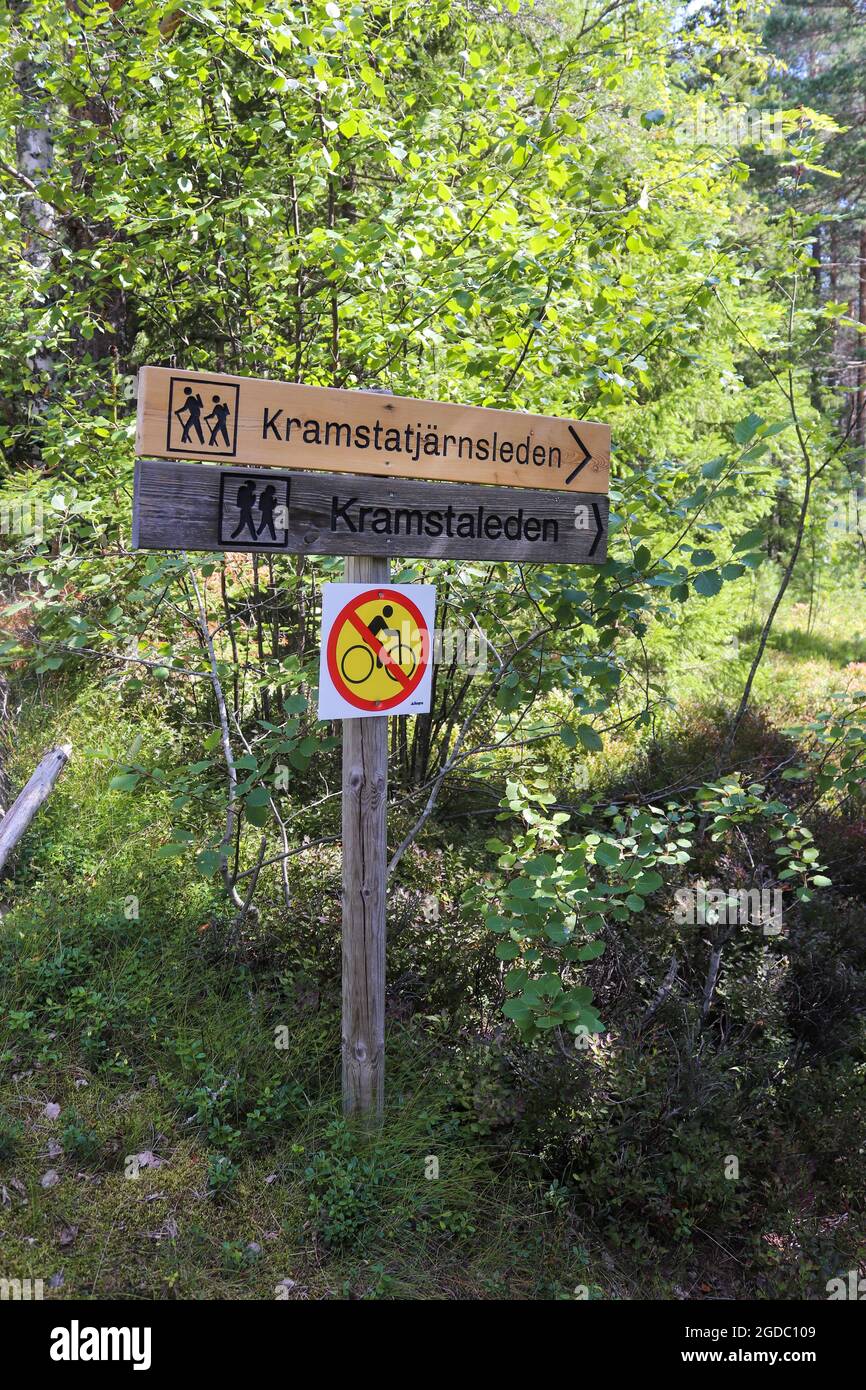 Directional sign for hiking trails Stock Photo - Alamy