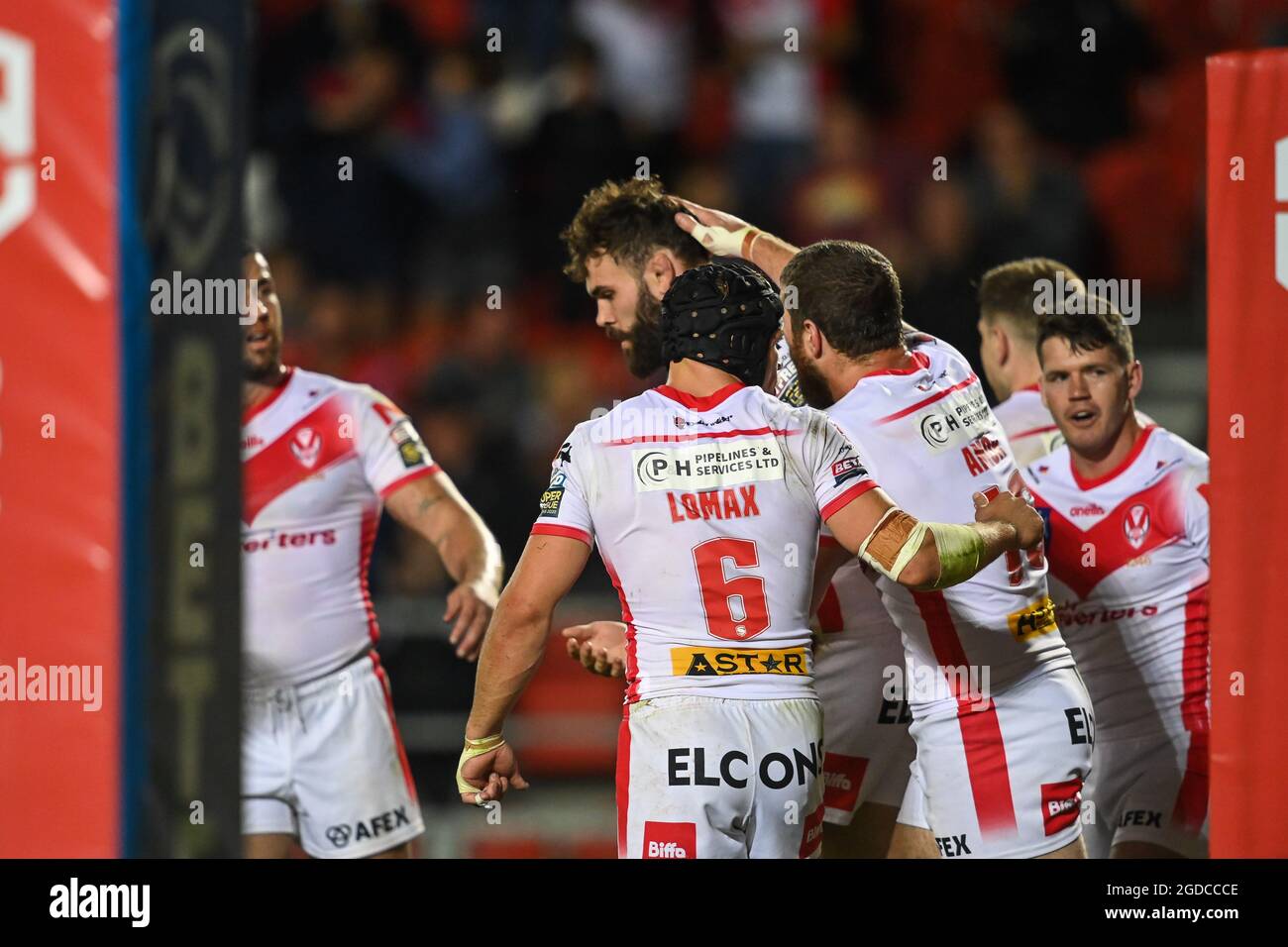 Alex Walmsley (8) of St Helens celebrates his try Stock Photo - Alamy