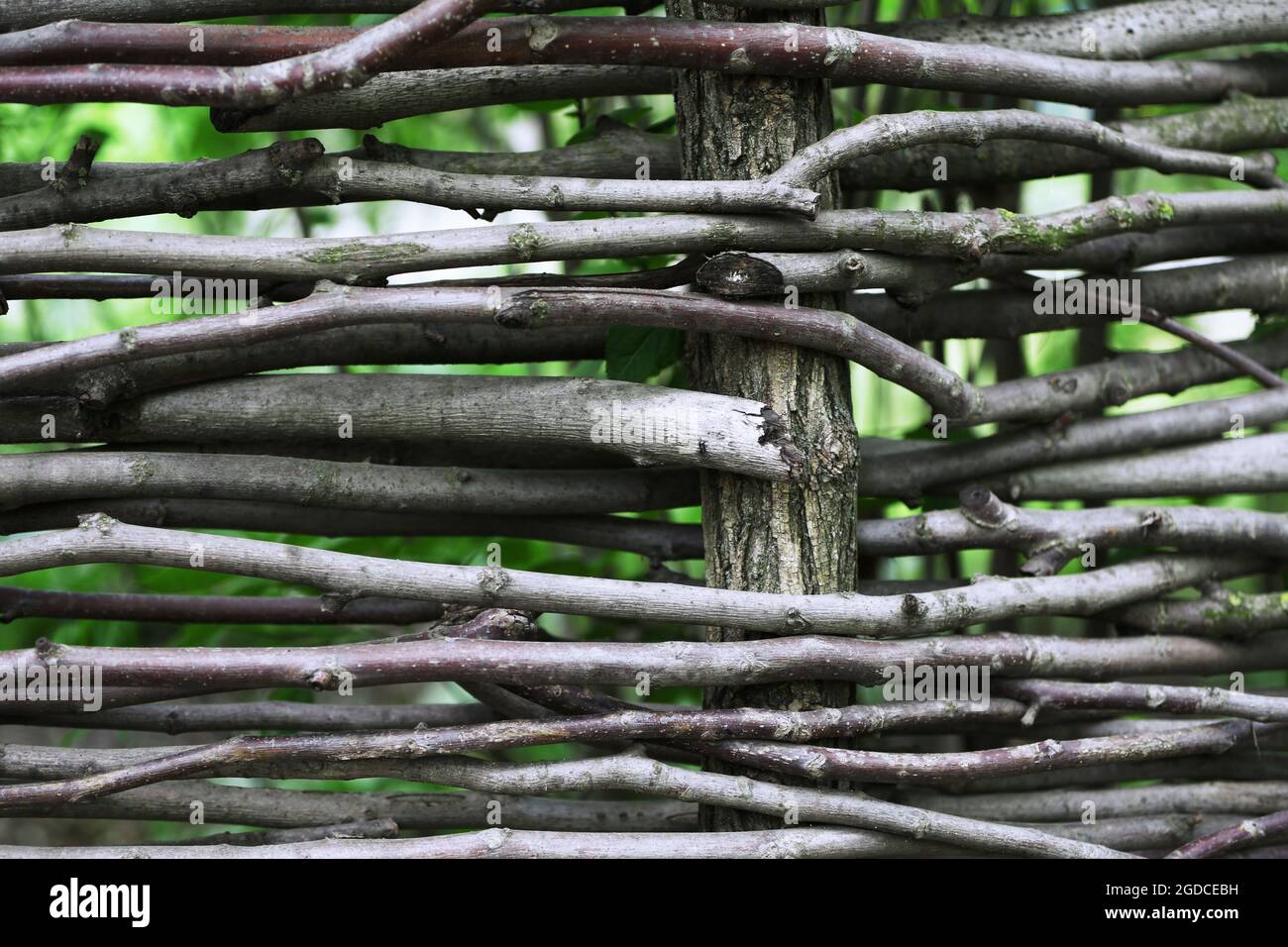 Interwoven wood fence hi-res stock photography and images - Alamy