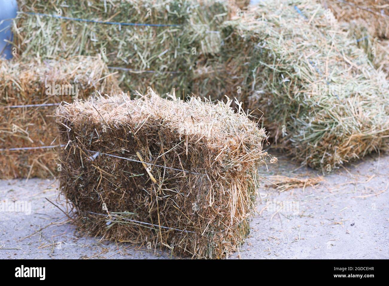 Hay packet hi-res stock photography and images - Alamy