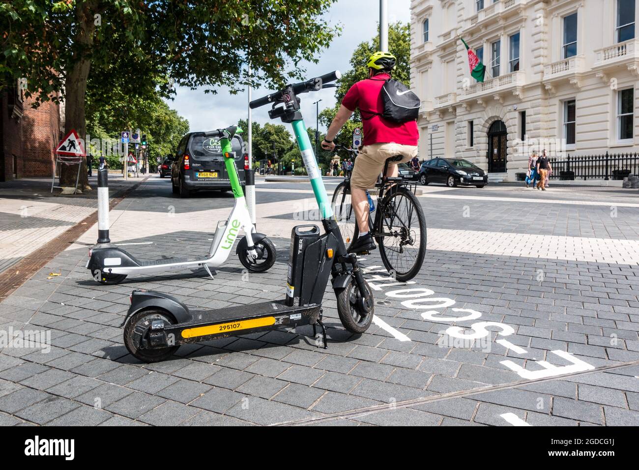 Scooter parking london hi-res stock photography and images - Alamy