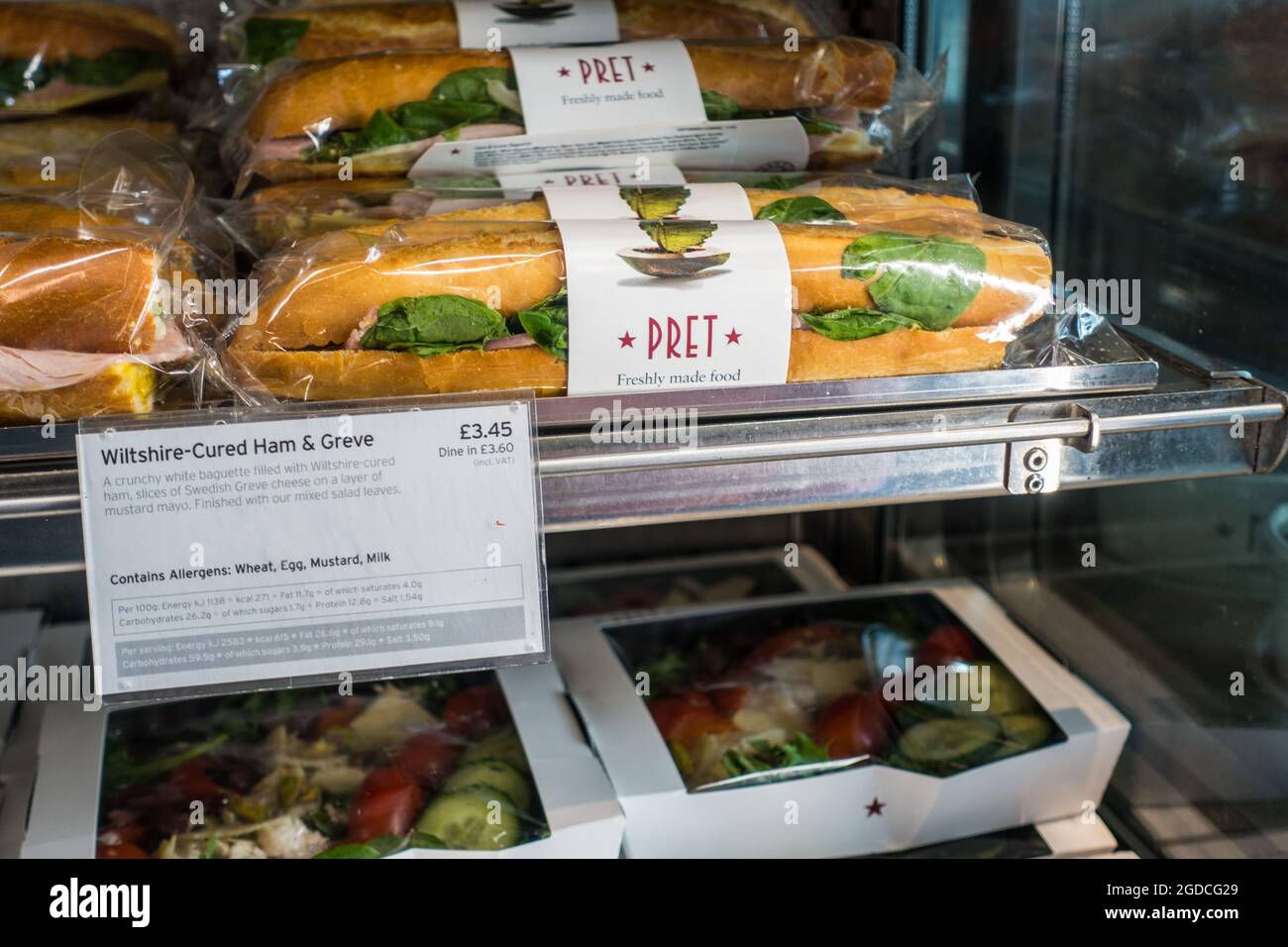 Pret food display counter Stock Photo - Alamy