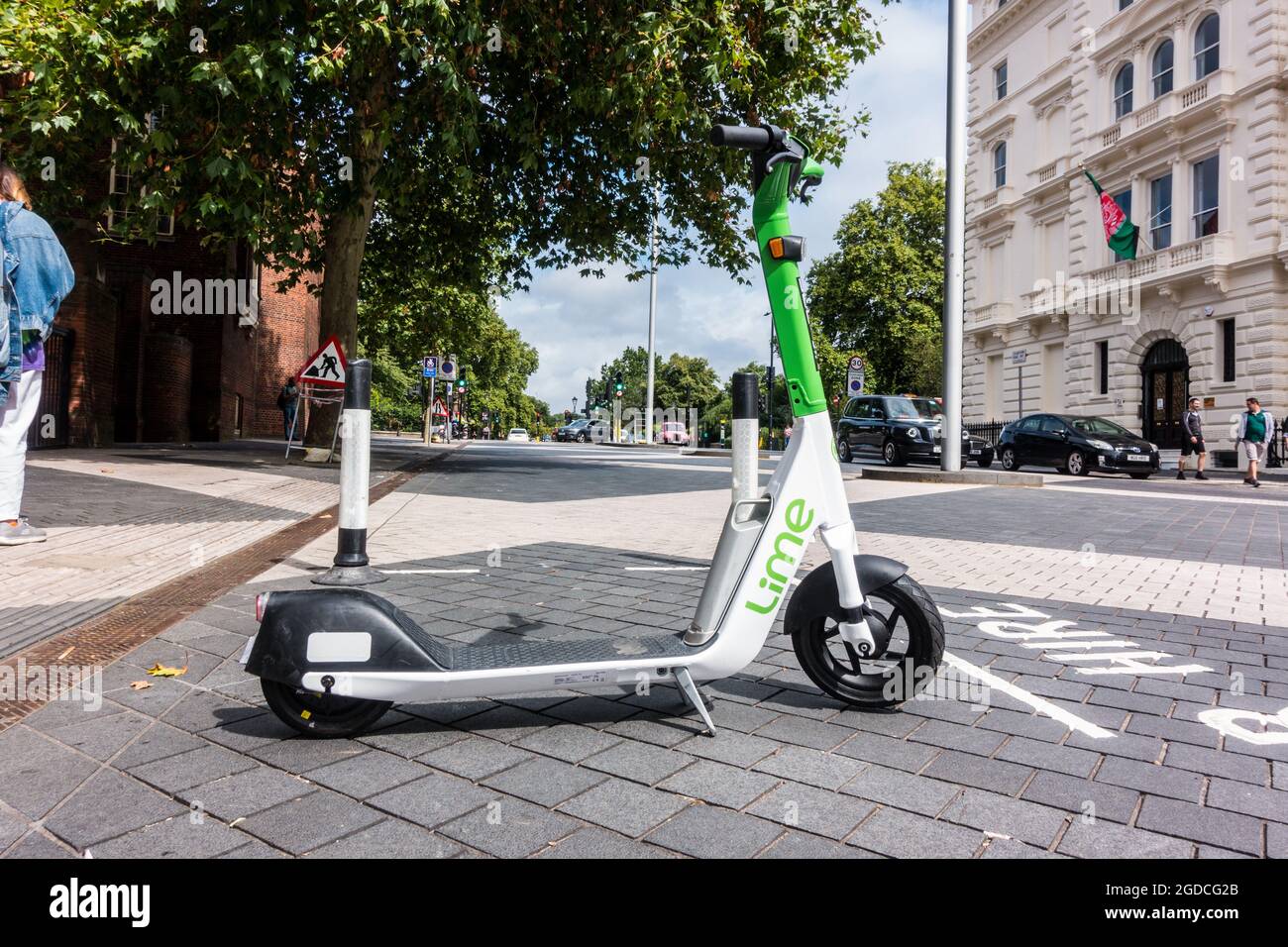 E scooter parking hi-res stock photography and images - Alamy