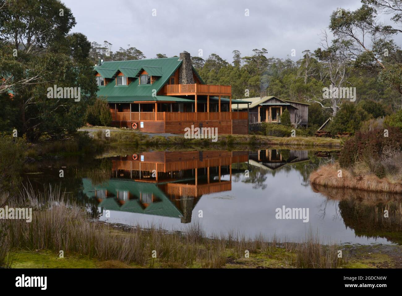 Wilderness lodge hi-res stock photography and images - Alamy