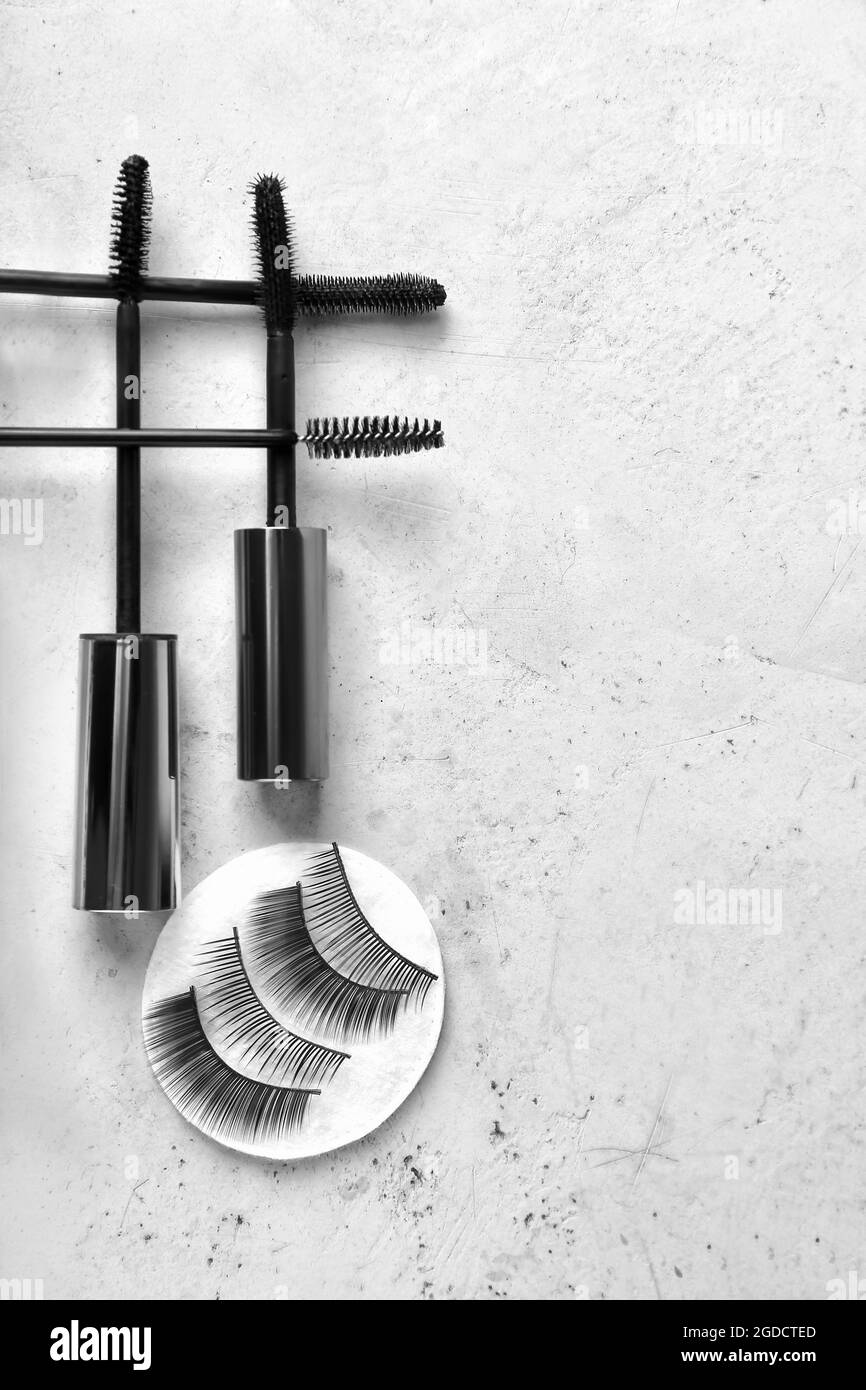 False eyelashes mascara brushes hi-res stock photography and images - Alamy