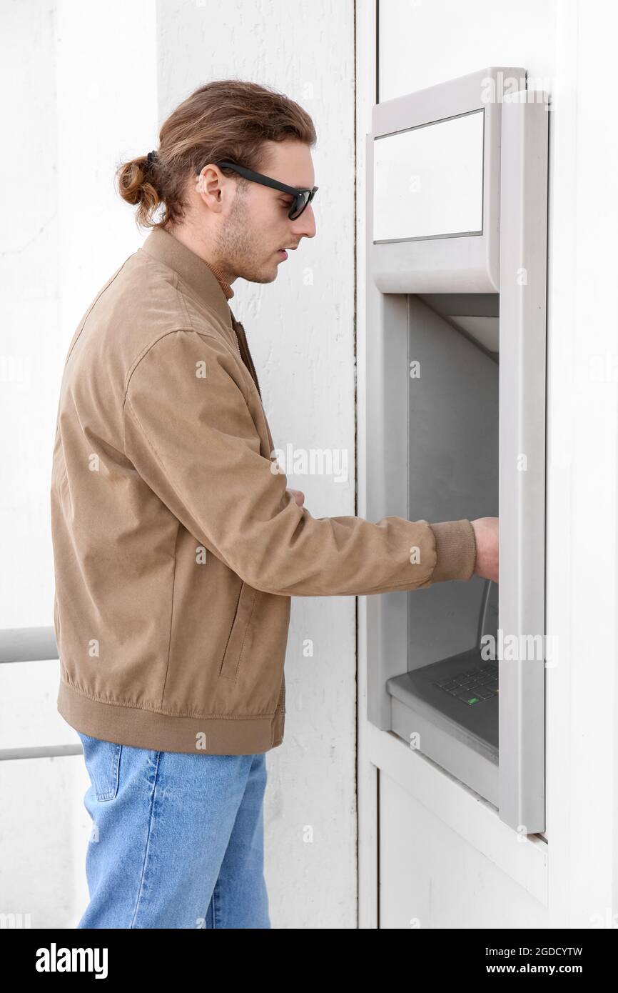 Man withdrawing money from ATM Stock Photo - Alamy