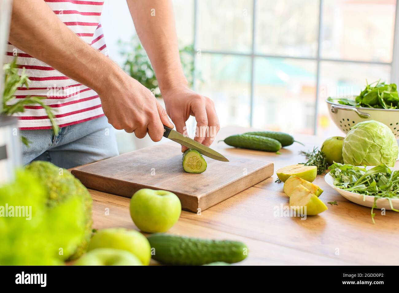 Closeup male hands cutting cucumber hi-res stock photography and images ...