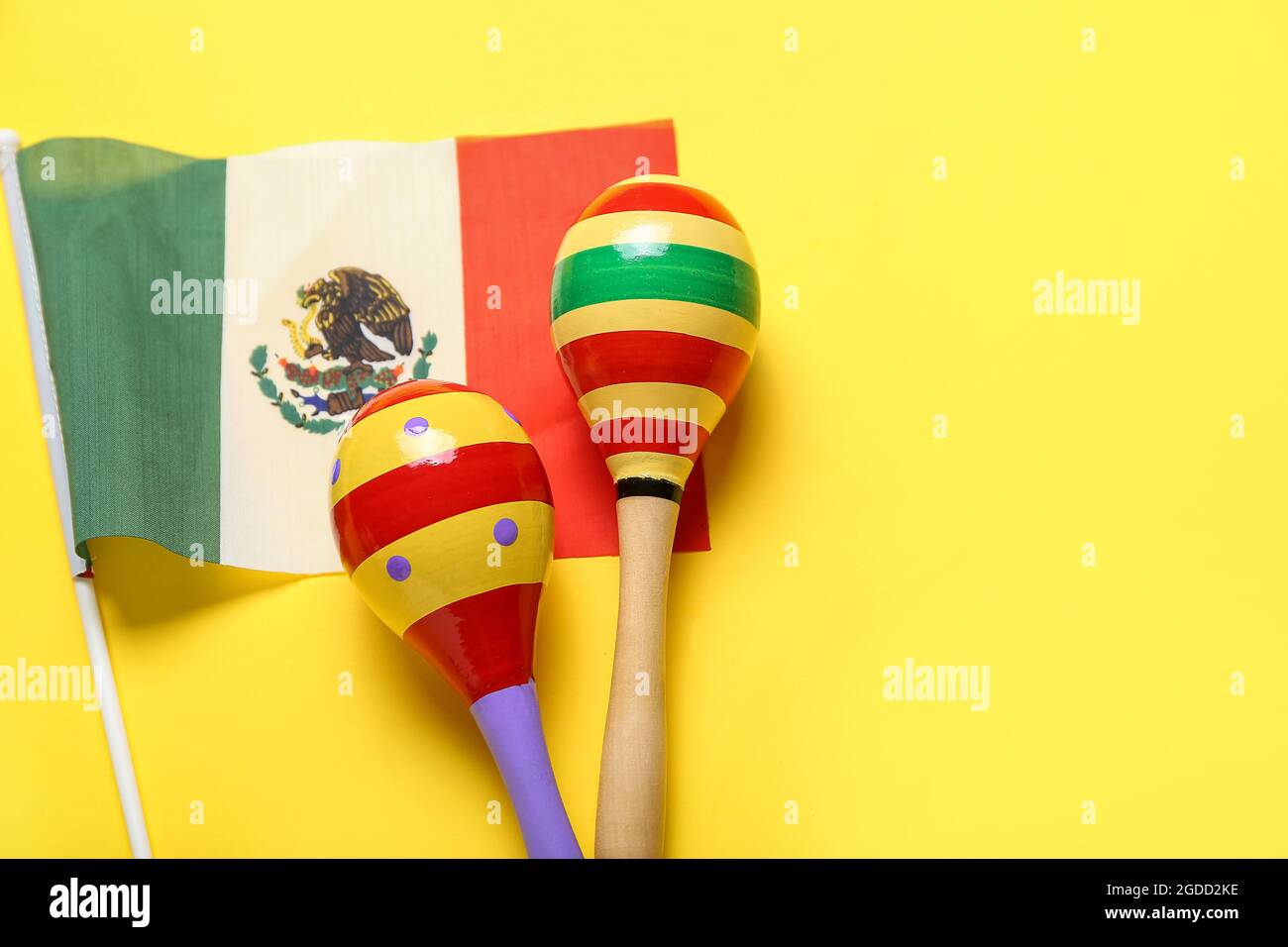 Mexican flag and maracas on color background Stock Photo - Alamy