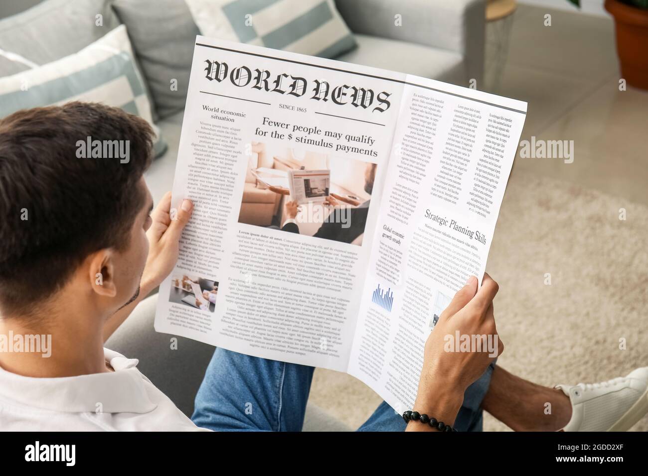 Man reading tabloid paper hi-res stock photography and images - Alamy