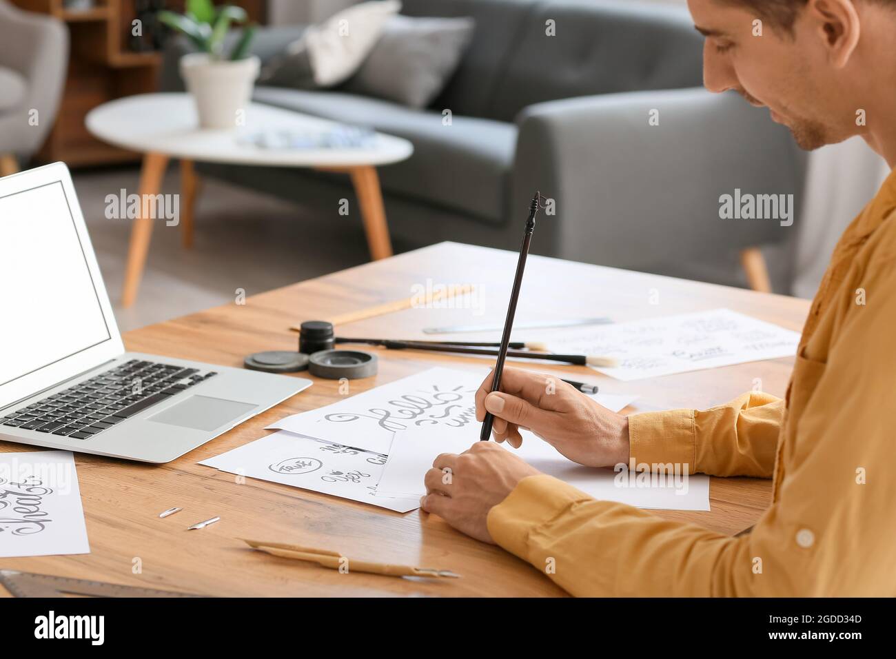 Calligrapher paints hi-res stock photography and images - Alamy