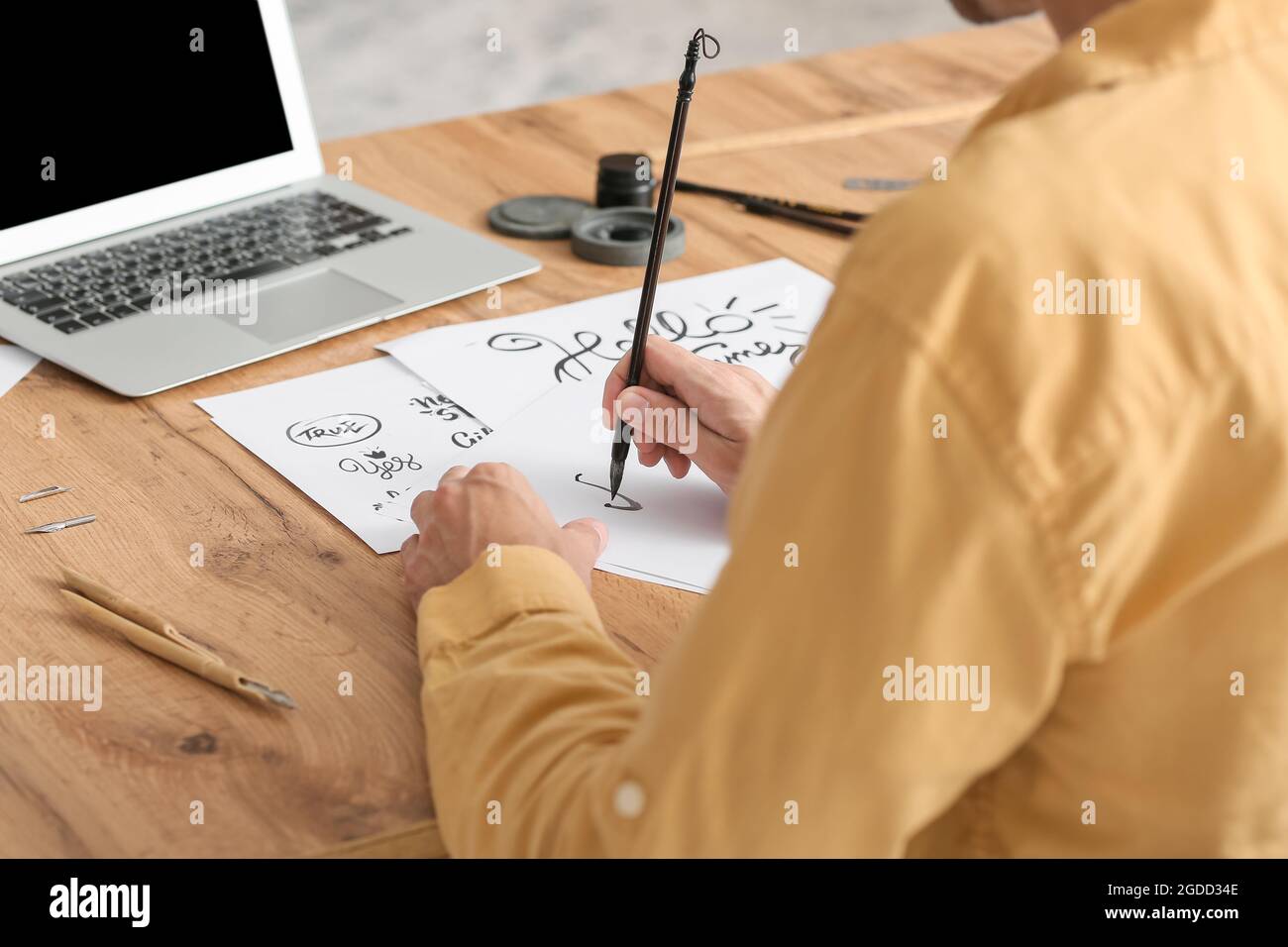 Calligrapher paints hi-res stock photography and images - Alamy
