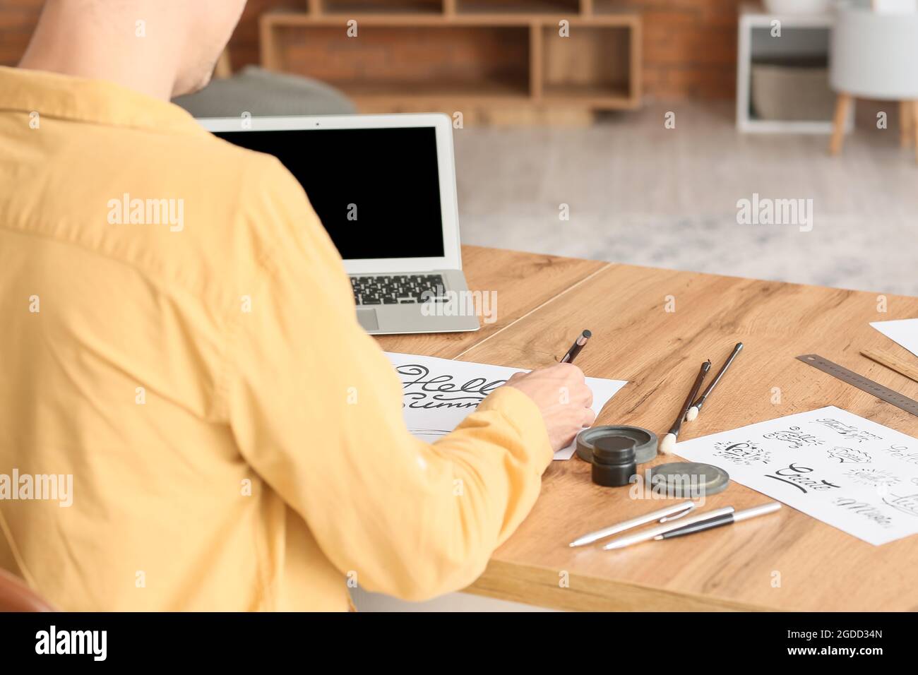 Calligrapher paints hi-res stock photography and images - Alamy