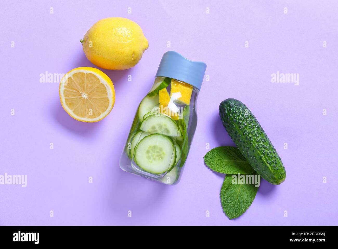 Bottle with cucumber lemonade on color background Stock Photo - Alamy