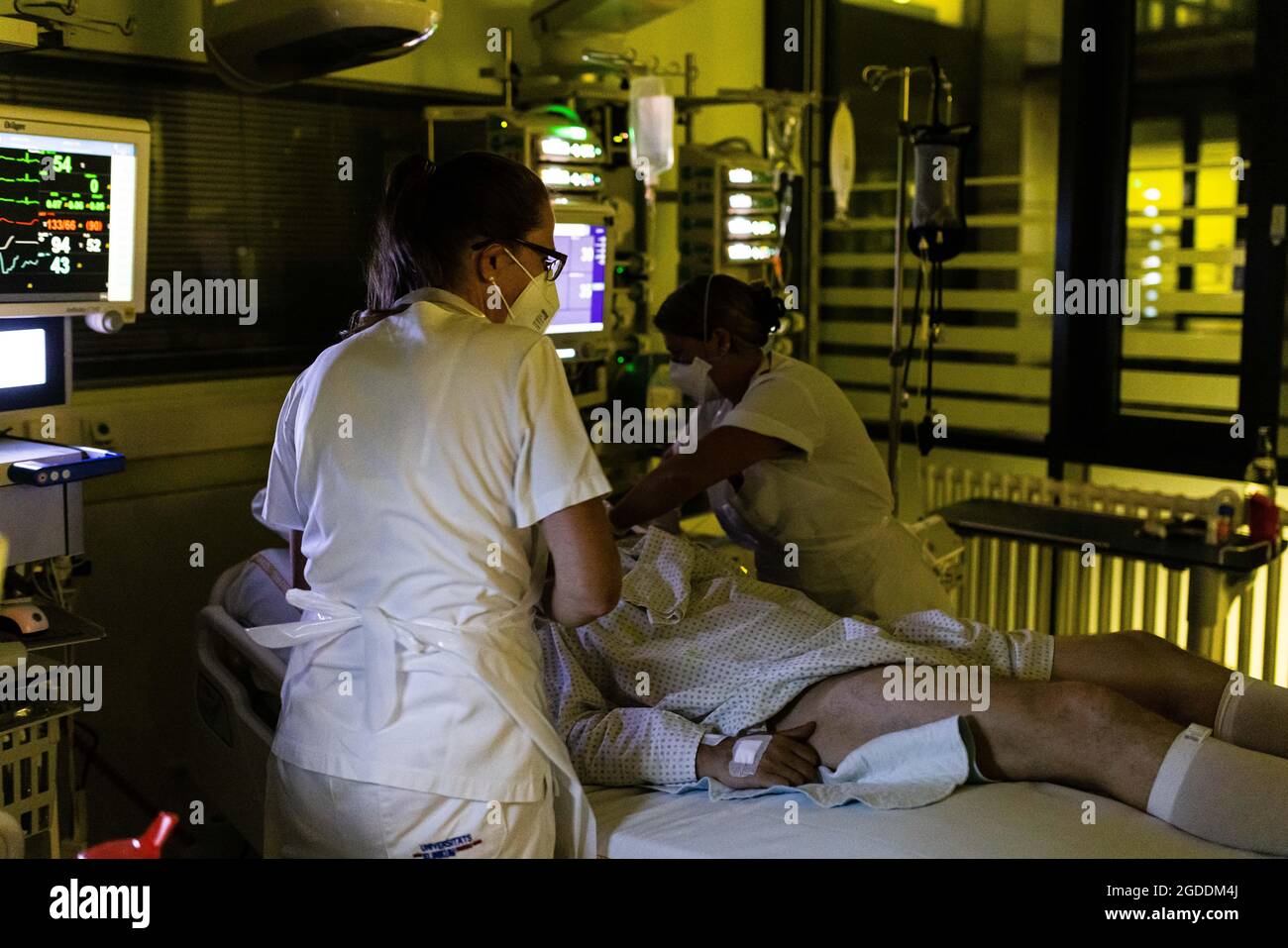 Nurse manager ward hi-res stock photography and images - Alamy