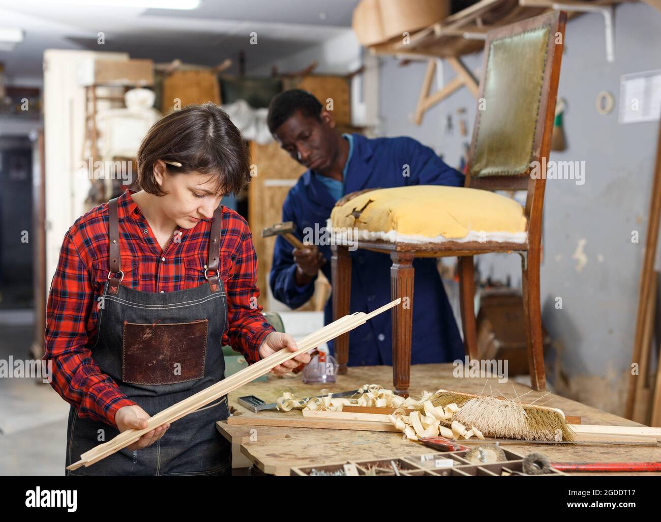 Two african carpenter work hi-res stock photography and images - Alamy