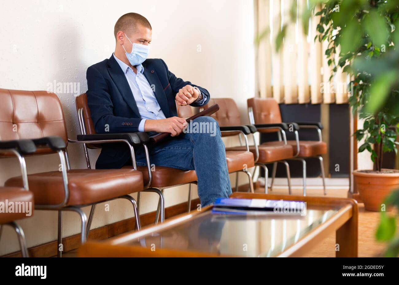 Impatient man hi-res stock photography and images - Alamy