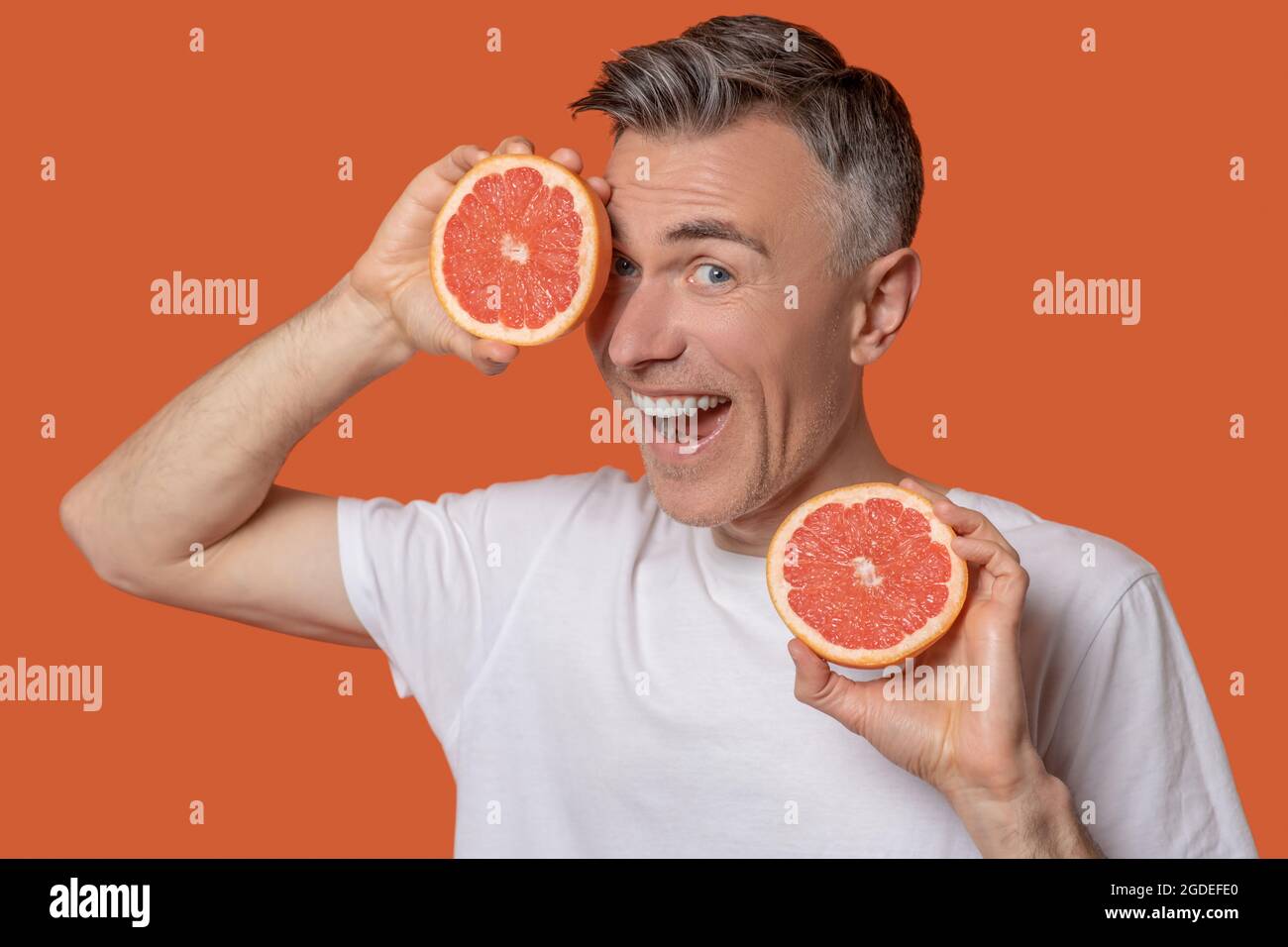 Grapefruit cut open hi-res stock photography and images - Alamy