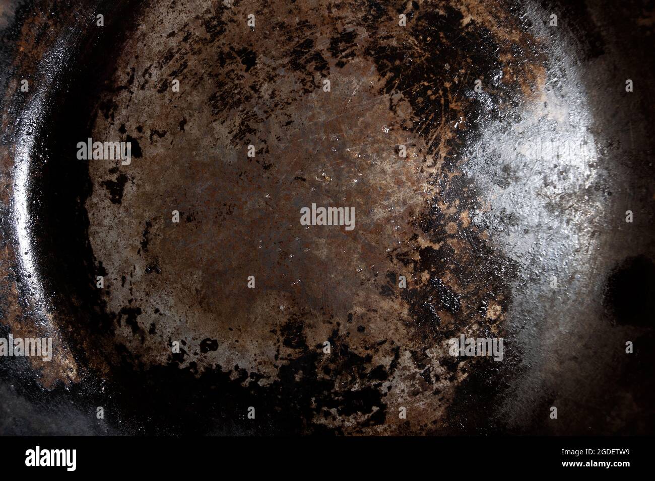 Vintage iron skillet illustration hi-res stock photography and images ...