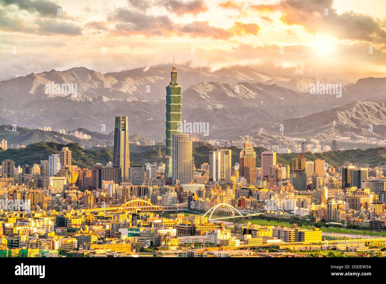 Taipei city skyline landscape at sunset time in Taiwan Stock Photo - Alamy