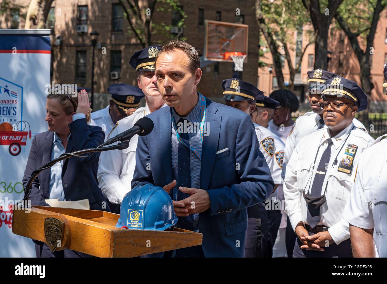 Nycha police hi-res stock photography and images - Alamy