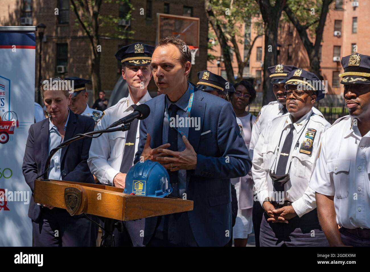 Nycha police hi-res stock photography and images - Alamy