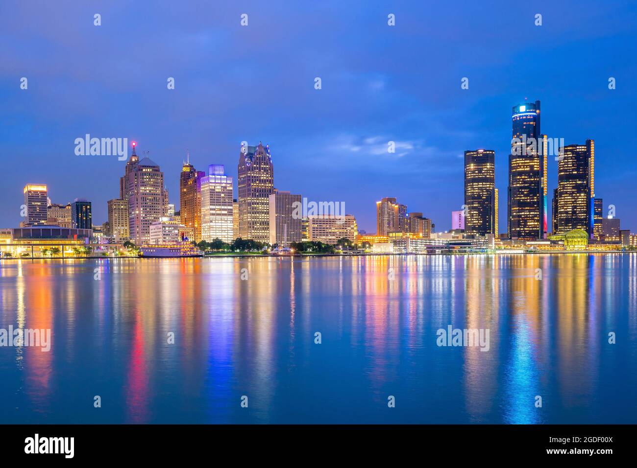 Detroit skyline in Michigan, USA at sunset shot from Windsor, Ontario ...