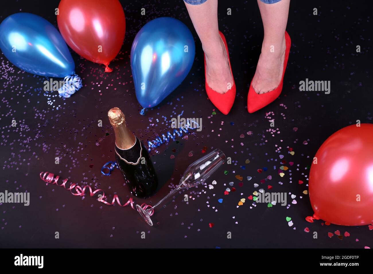 Legs with confetti, champagne and balloons on the floor Stock Photo - Alamy