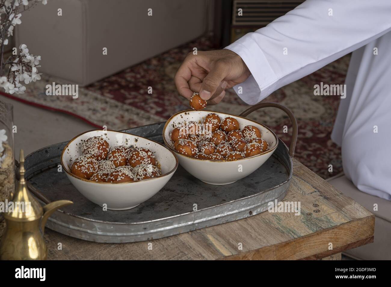 Man eating emirates traditional food at the table Stock Photo - Alamy
