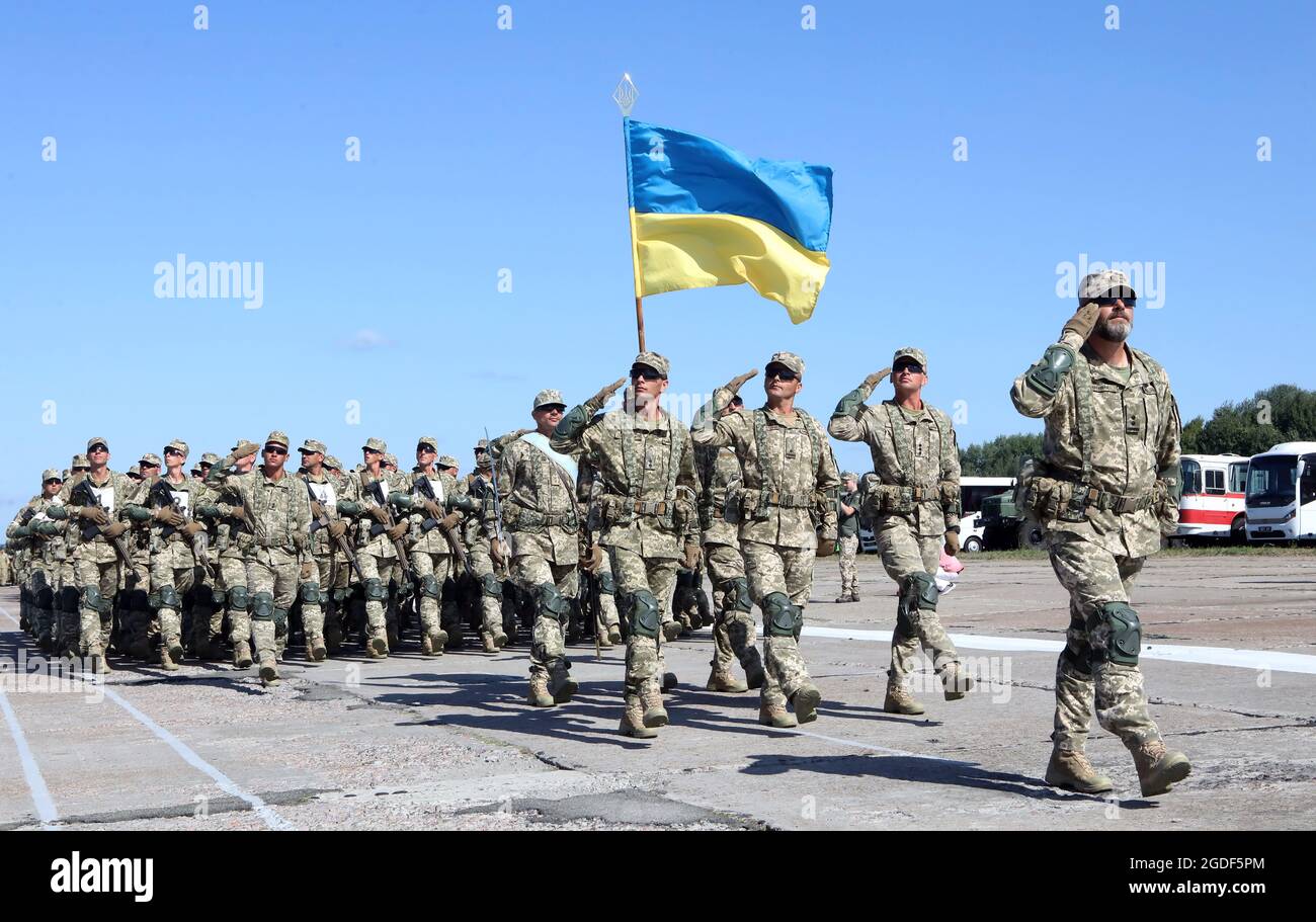 Kyiv independence day parade hi-res stock photography and images - Alamy