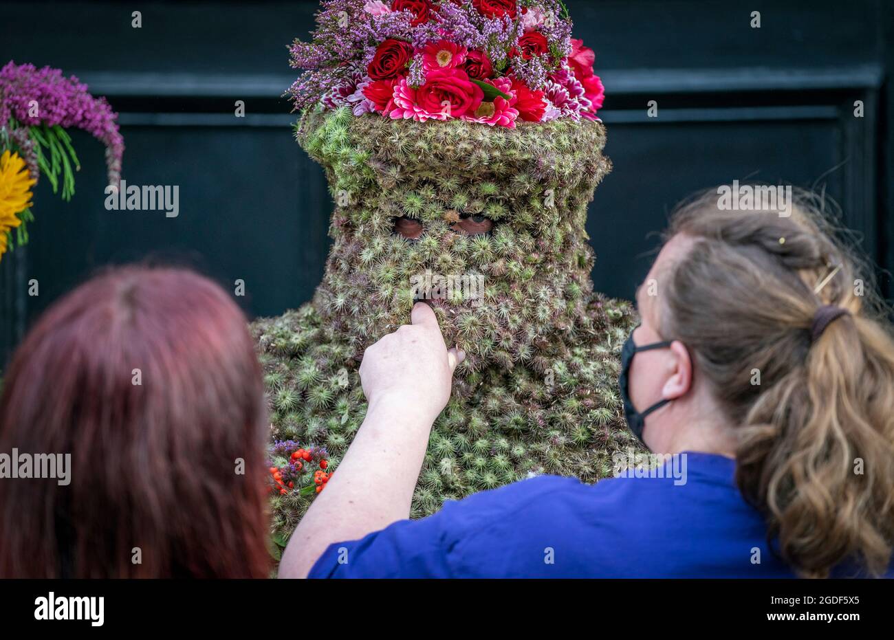 Burryman Andrew Taylor parades through the town of South Queensferry ...