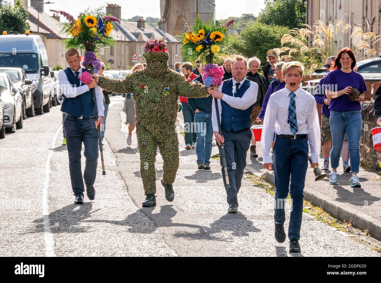 Burryman Andrew Taylor parades through the town of South Queensferry ...