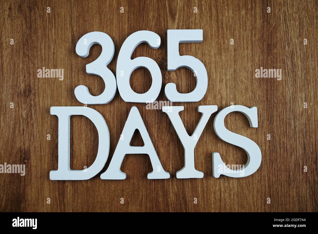 365 Days alphabet letters on wooden background Stock Photo - Alamy