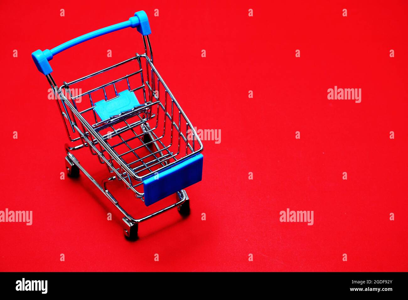 Red supermarket mini trolley hi-res stock photography and images - Alamy